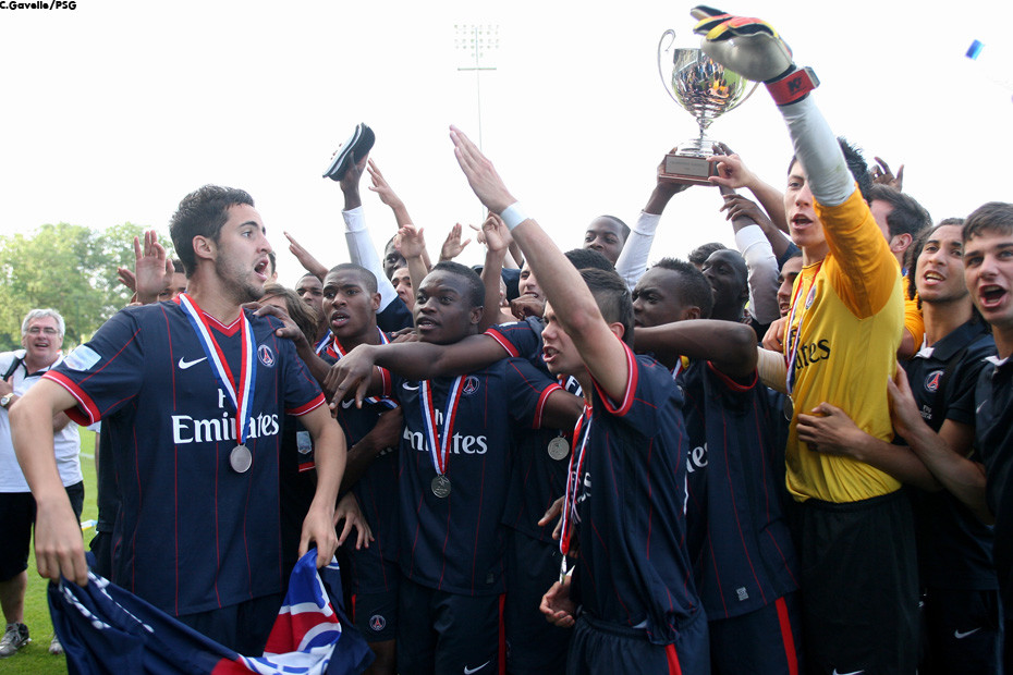 Victoire - Neeskens Kebano - Site Officiel